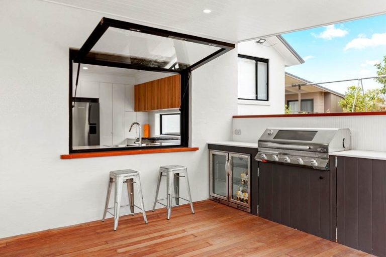 Gas Strut Window | Hanlon Windows